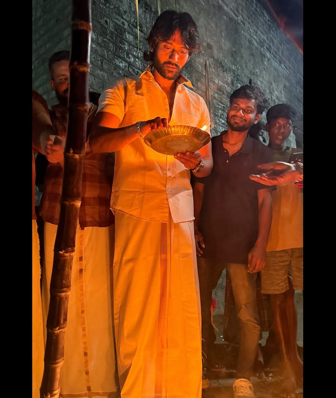 ரெட் கார்டு பெற்ற கம்ருதீன்.. பொங்கலை ஜோராக கொண்டாடிருக்காரே.. வேற ...