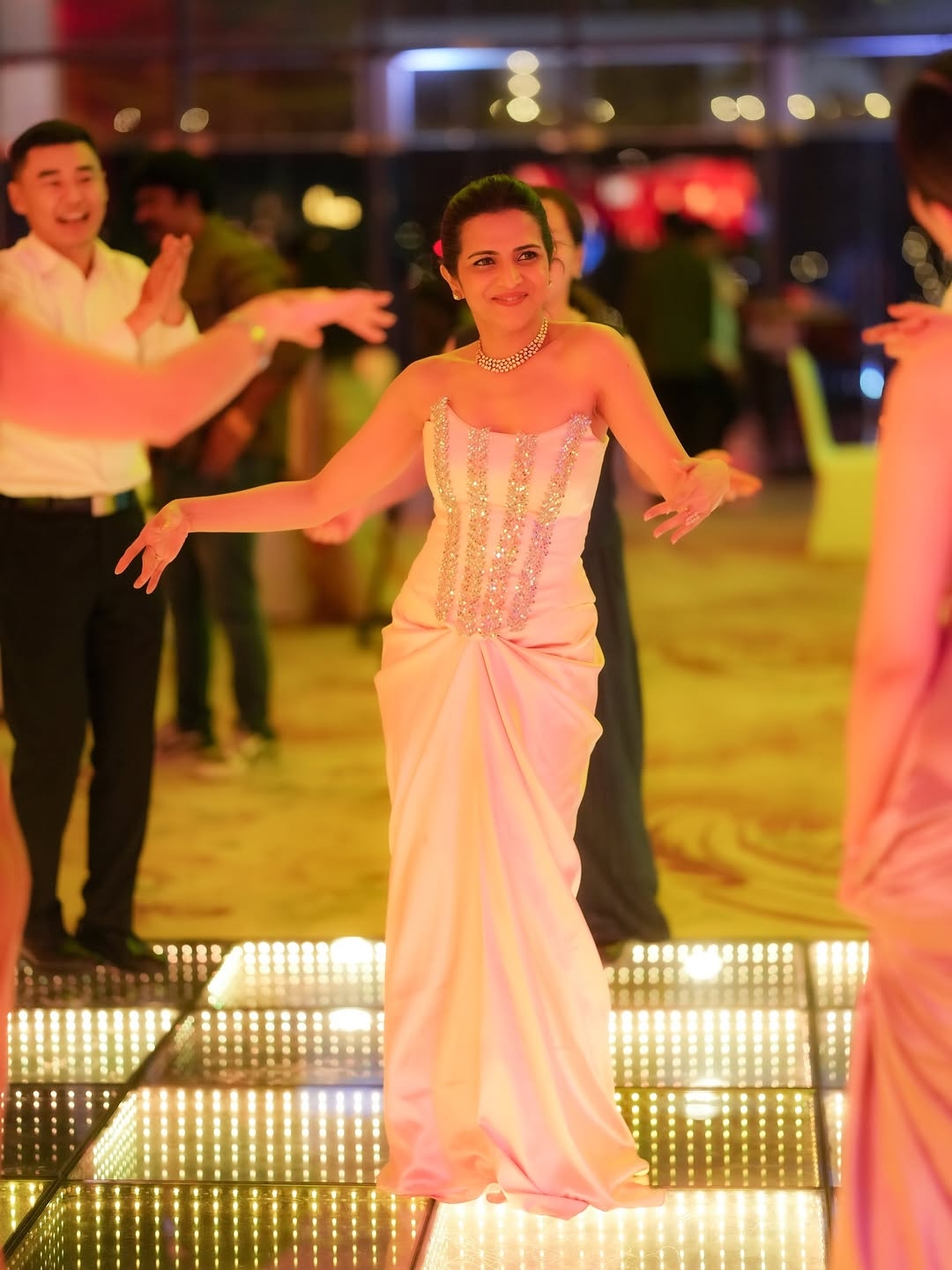 திருமணம் முடிந்த கையோடு பார்ட்டிதான்.. டிடி செம ஃபார்ம்ல இருக்காங்க ...