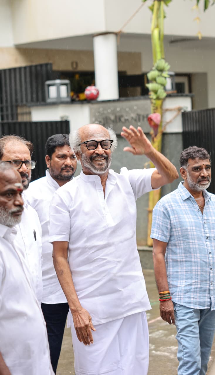 புத்தாண்டு 2026: காலையிலேயே ரசிகர்களை சந்தித்து உற்சாகப்படுத்திய ...