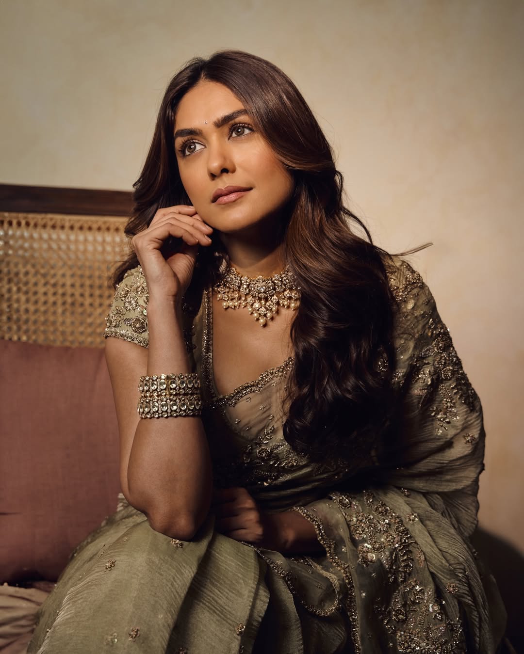 Mrunal Thakur Photos | Mrunal Thakur Latest HD Pics |Mrunal Thakur New ...