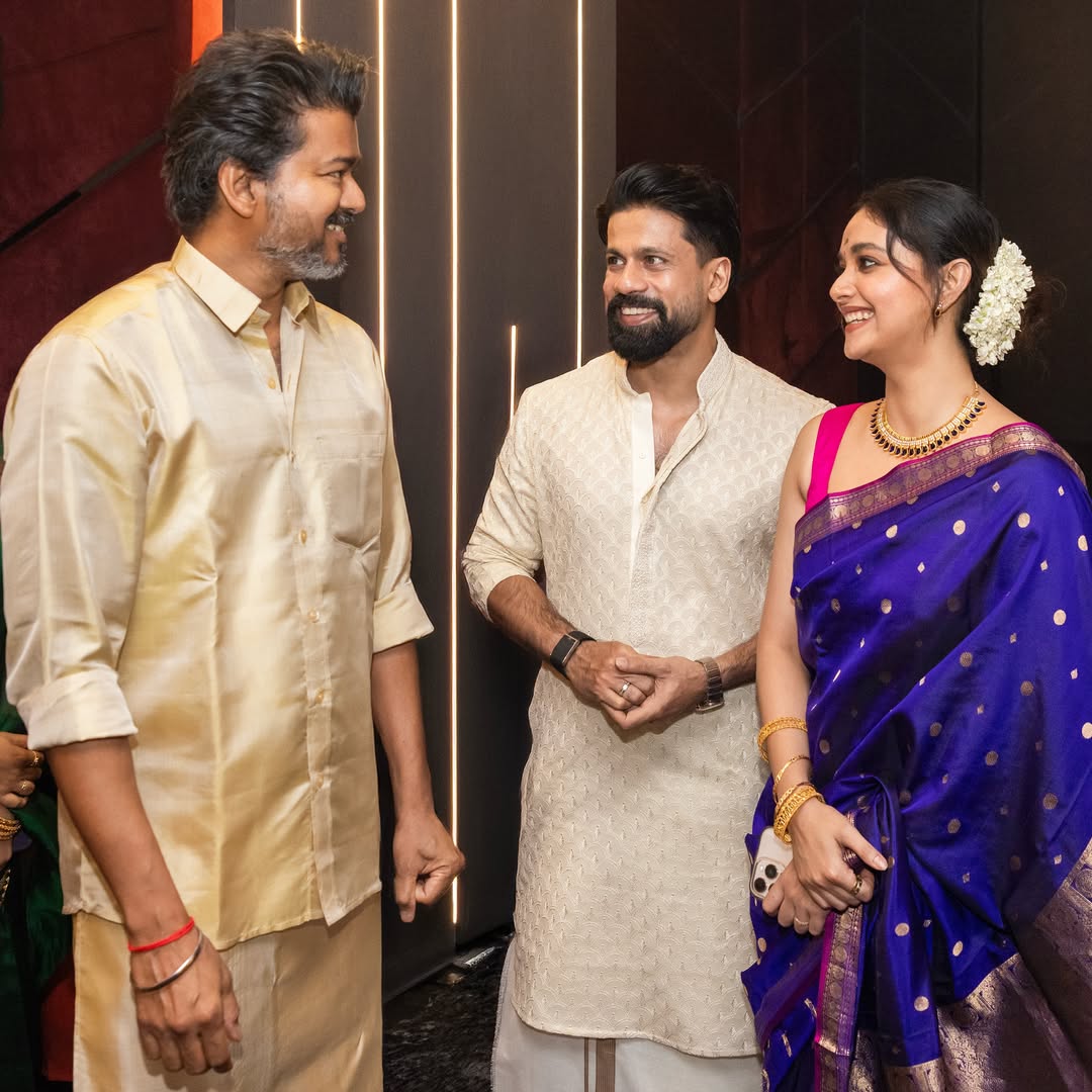 CM விஜய்க்கு ஒரு லவ்லி ஹக் கொடுத்து பிறந்தநாள் வாழ்த்து சொன்ன கீர்த்தி ...