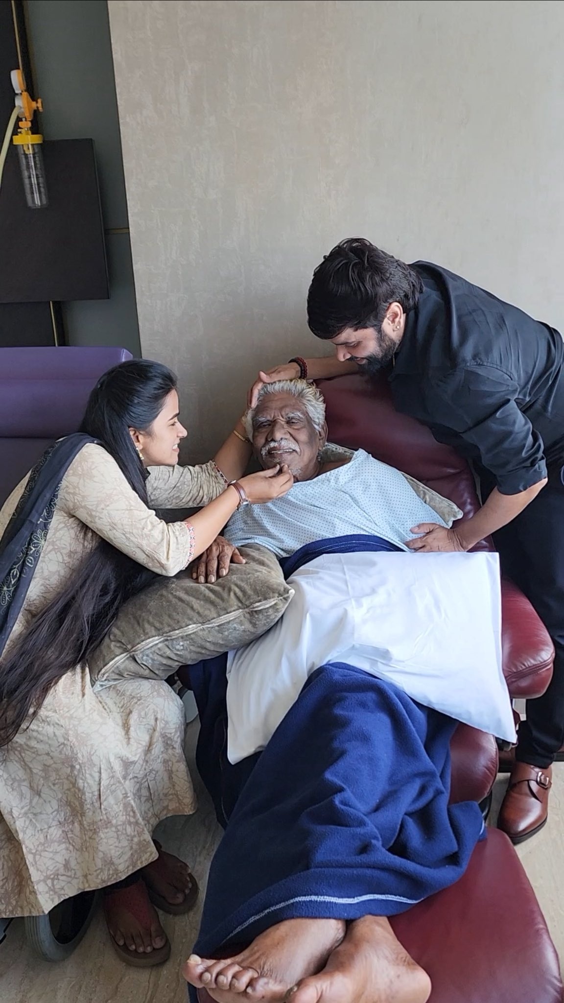 உடல்நலம் சரியில்லாத போதும் பாரதிராஜா எவ்வளவு ஹேப்பியா இருந்திருக்காரு ...