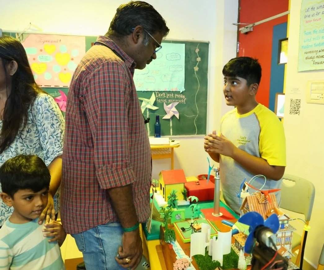 சினேகா மகன் பள்ளியில் அறிவியல் கண்காட்சி.. புதல்வன் எப்படி ...