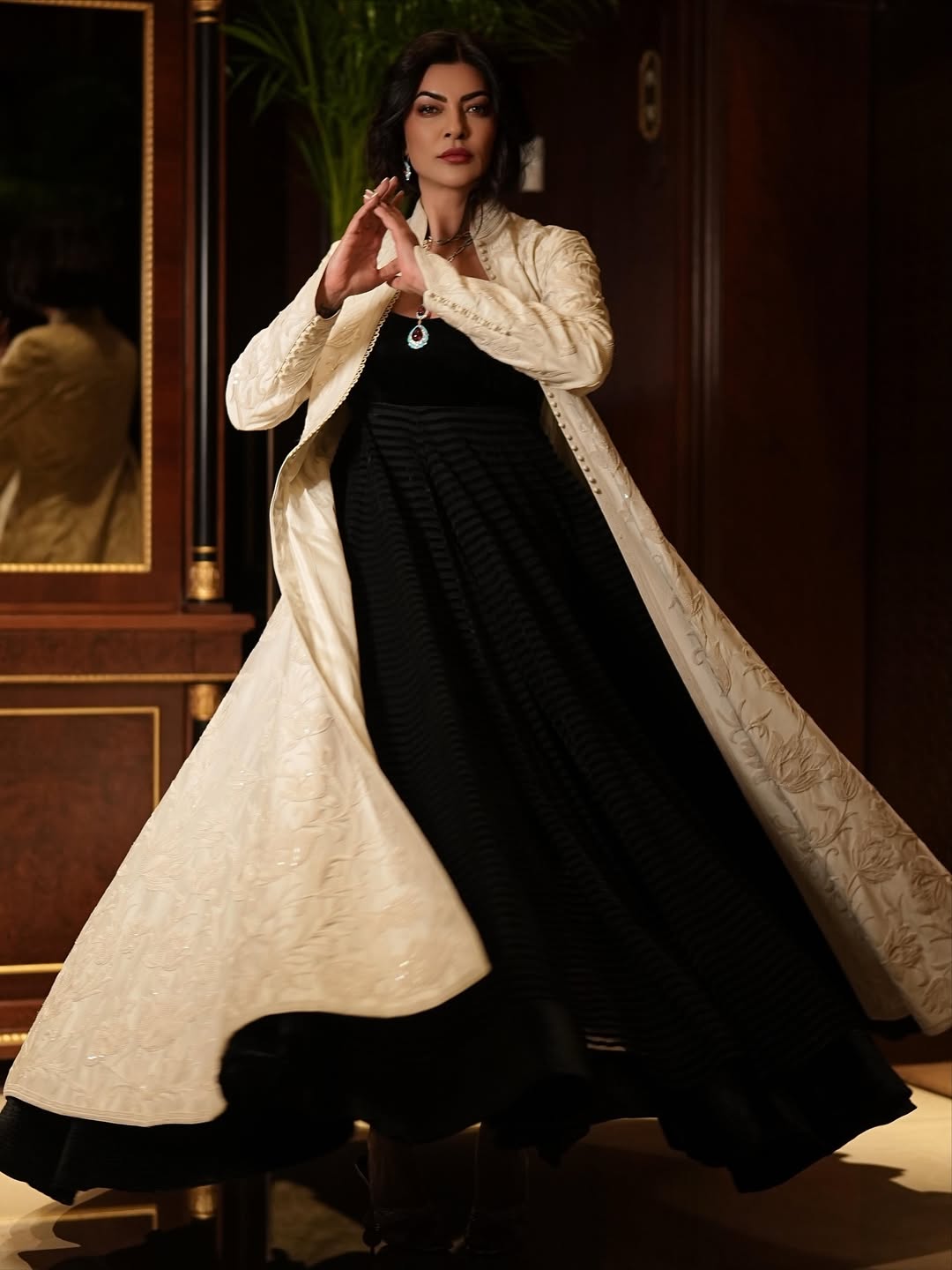 Sushmita Sen’s 10 Most Stunning Fashion Moments That Define Timeless ...