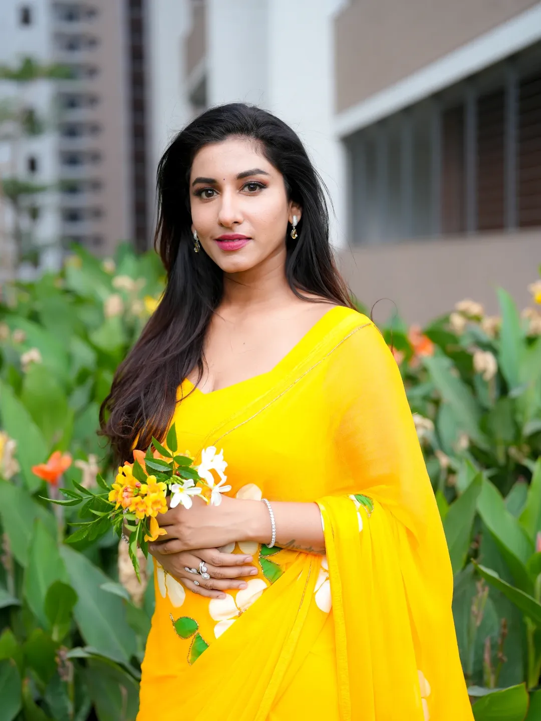 Vishnupriya Bhimeneni Shines in Yellow Saree, Adorable Photos Win ...