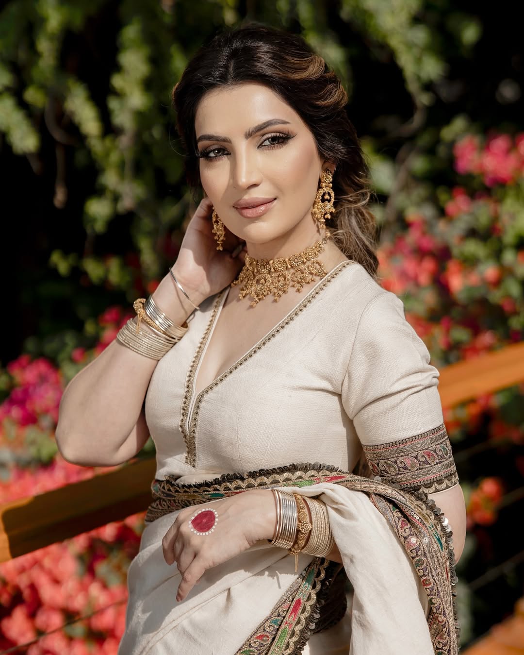 Who Is Tabinda Sanpal? Age, Net Worth, Gold Collection & Desi Bling ...