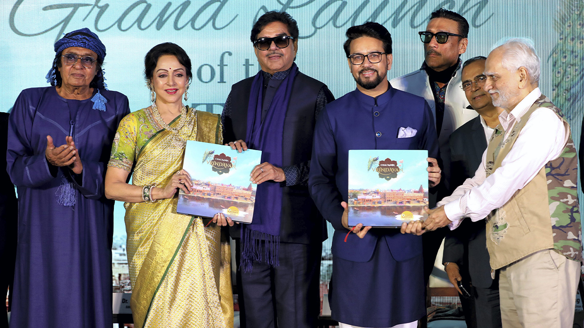 Hema Malini, Esha Deol, Ahana Deol Joined by Veteran Stars at 'Chal ...