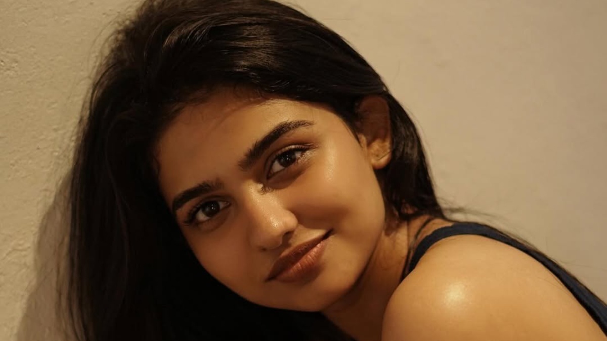 Mamitha Baiju Photos | Mamitha Baiju Latest HD Pics |Mamitha Baiju New ...
