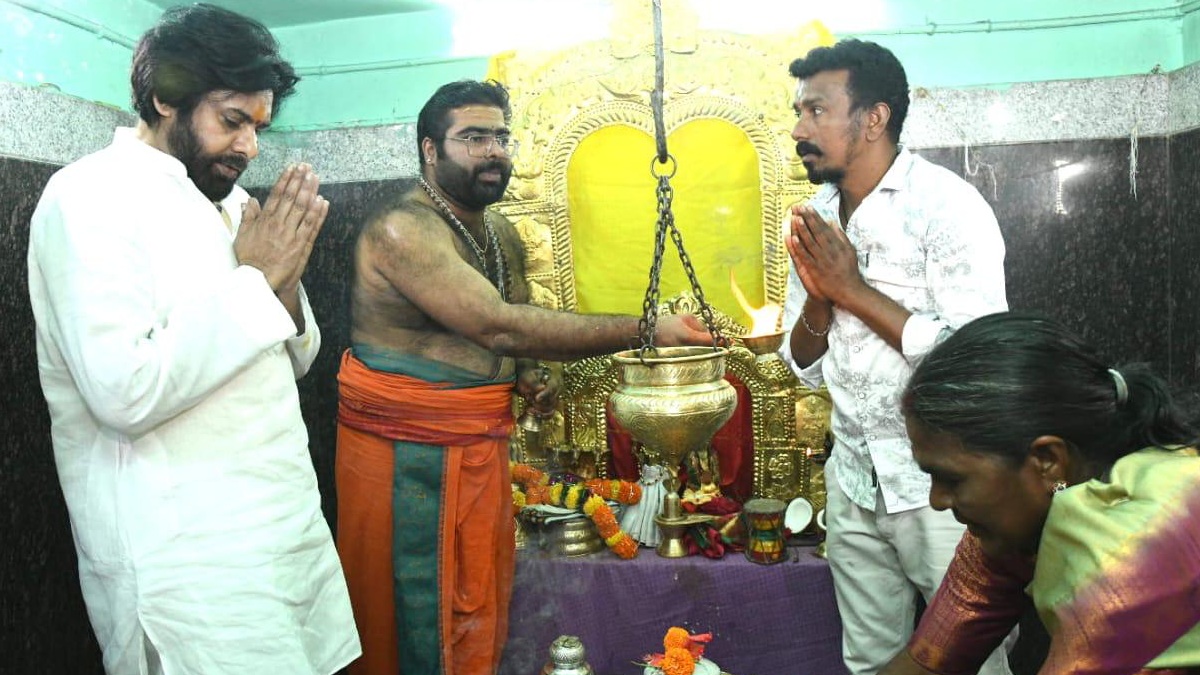 కురుడి శివాలయంలో పవన్ కళ్యాణ్ పూజలు.. గిరిజనులతో కలిసి అభిషేకం | Pawan ...