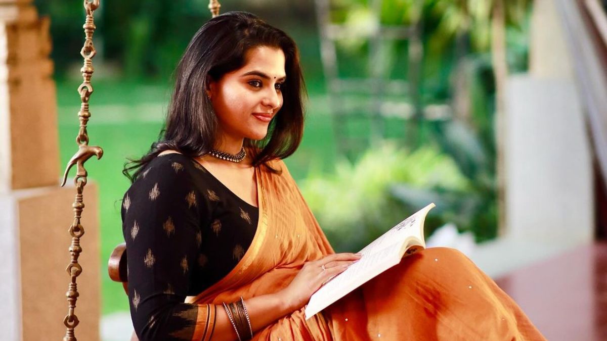 Kavya Kalyanram: కత్తిలాంటి ఫోజులతో కవ్విస్తున్న కళ్యాణ్ రామ్ ...