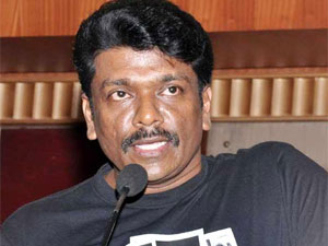 பாரதிராஜாவின் ஹீரோ பார்த்திபன்! | Bharathiraja signs Parthipan for ...