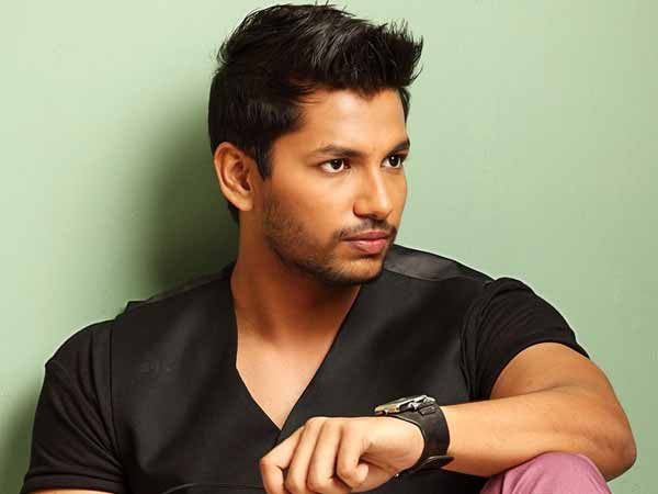 தன் மகன் தேஜ்ராஜை ஹீரோவாக களமிறக்குகிறார் நடிகர் சரண்ராஜ். | Saranraj's son to make debut as ...