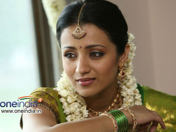 த்ரிஷா கை, தொடையில் 'ஜெயம் ரவி' டாட்டூ | Trisha gets new tattoo - Tamil ...