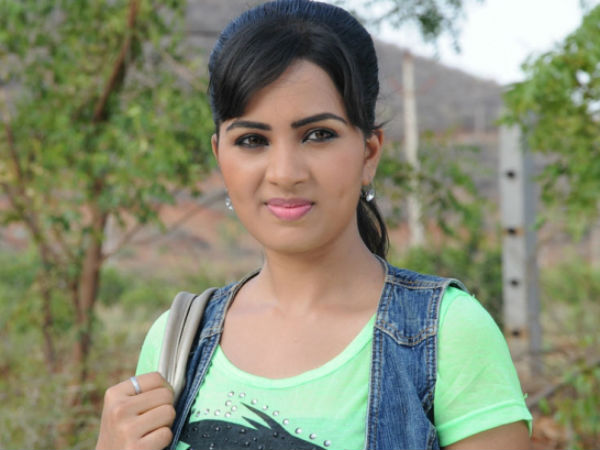 ஒரு நொடியில்... கவர்ச்சிக்கு மாறிய சிருஷ்டி டாங்கே.. இதயத் துடிப்பை ...