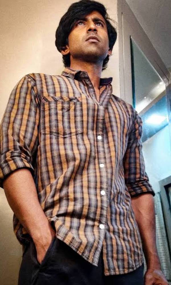 குட்டி பவானி ஹீரோவாக நடிக்கும் புதிய படத்தின் மிரட்டலான டைட்டில் ...