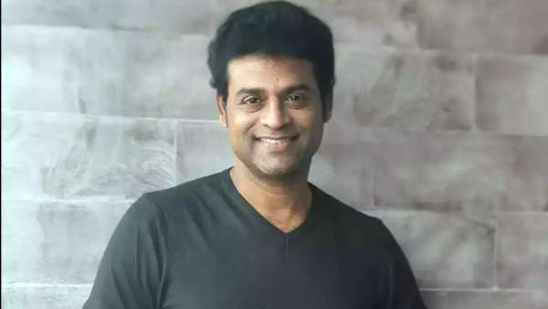 முதல் முறையாக இரட்டை வேடத்தில் நடிக்கும் பிரபல நடிகர்... எல்லாம் அந்தப் ...