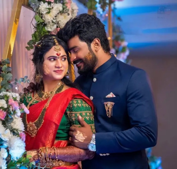 கல்யாண மேடையில் கண்கலங்கிய செய்திவாசிப்பாளர் கண்மணி.. சீரியல் நடிகர் ...