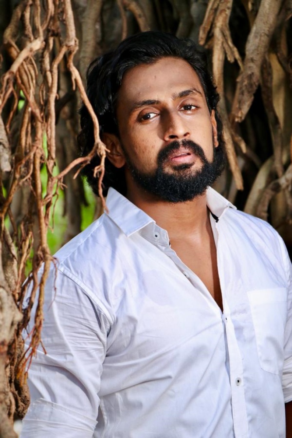 முதல் படத்திலேயே சிறந்த நடிப்பிற்காக 7 விருதுகளை வென்ற நடிகர் மோகணேஷ் ...