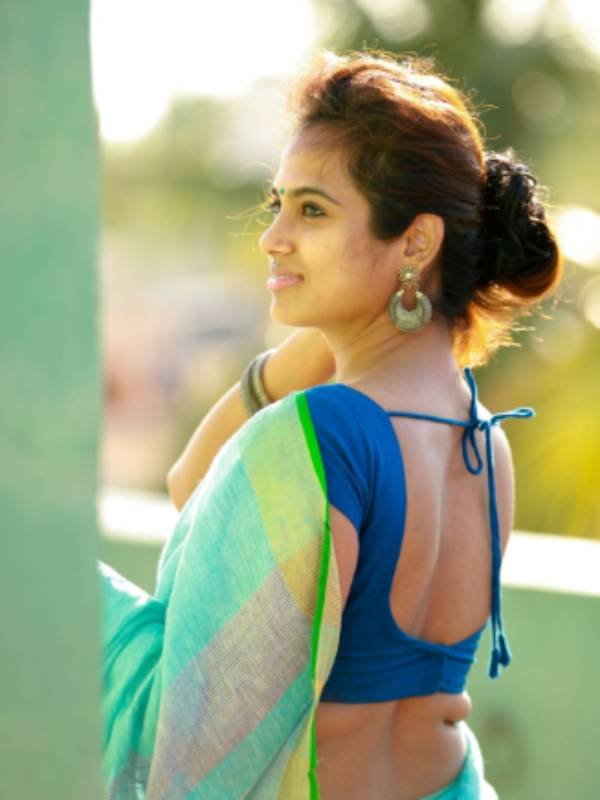 ஒன்னு அப்படி..இல்லைனா இப்படியா?.. என்ன ரம்யா மேடம் இதெல்லாம்! | Actress ramya pandian half saree ...