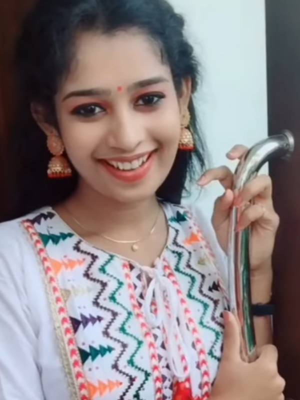 பிக்பாஸ் வீட்டிற்குள் நுழைந்த இலங்கை செய்தி வாசிப்பாளர்.. பிக்பாஸ் ...