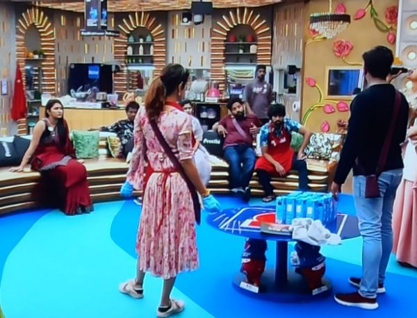 அடித்து துவைக்கும் அசீம்..கேப்டன்ஷிப்பில் கலக்குவதால் ஹவுஸ் மேட்ஸ் ...