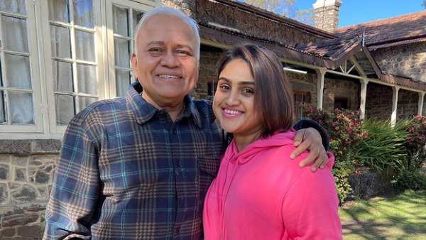 ராதா ரவி என் சொந்த அப்பா மாதிரி.. வனிதா விஜயகுமார் வெளியிட்ட போட்டோ ...