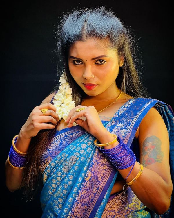 TikTok Elakkiya : சிங்கிள்ஸ் சாபம் சும்மா விடாது... டிக் டாக் ...