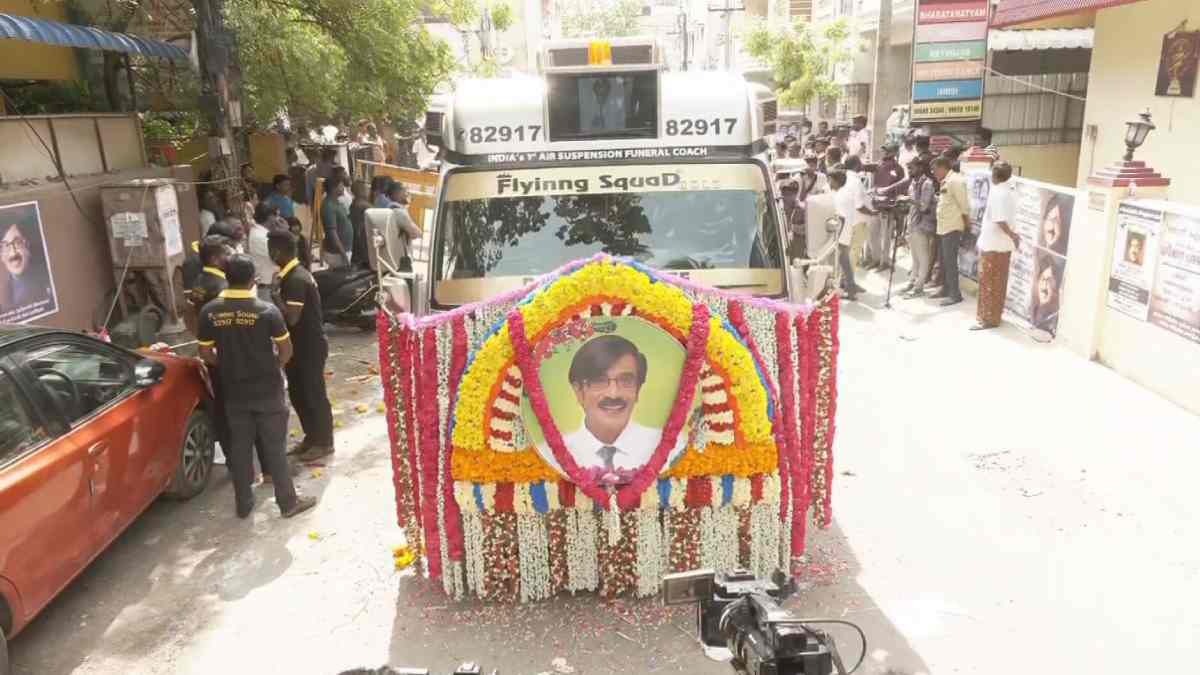 Manobala Funeral: விடைபெற்றார் மனோபாலா.. வளசரவாக்கம் மின் மயானத்தில் ...