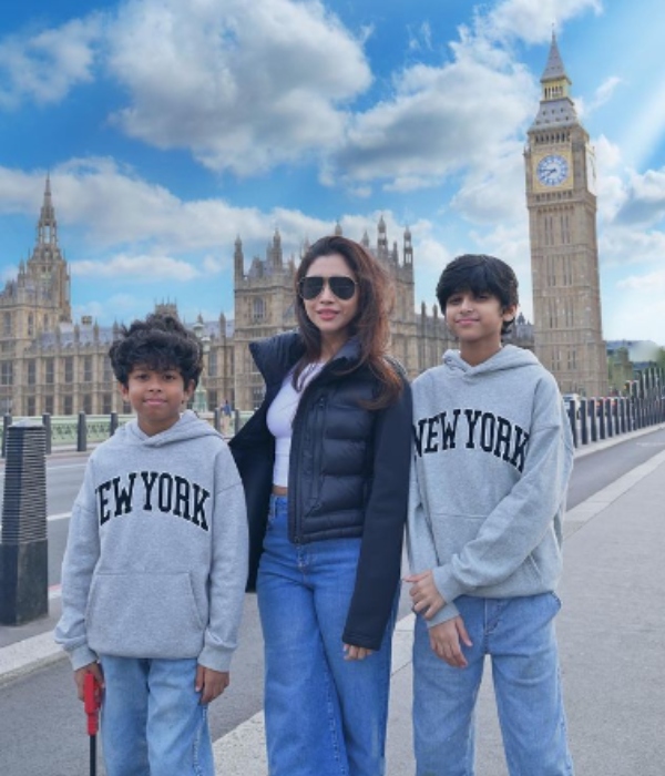 Aarthi Ravi: ஹீரோயின்களுக்கு டஃப் கொடுக்கும் ஆர்த்தி ரவி.. க்யூட் ...