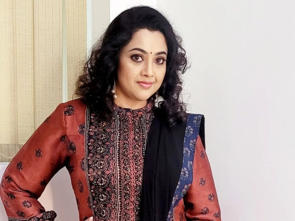 Meena Birthday: அந்த சிரிப்புக்கே ரசிகர்கள் காலி.. 47 வயதிலும் மாஸ் ...