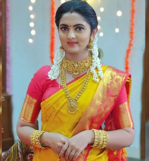 Radhika Preethi - எவ்வளவு நாள்தான் அட்ஜெஸ்ட் பண்ணி நடிக்கிறது.. சீரியல் ...