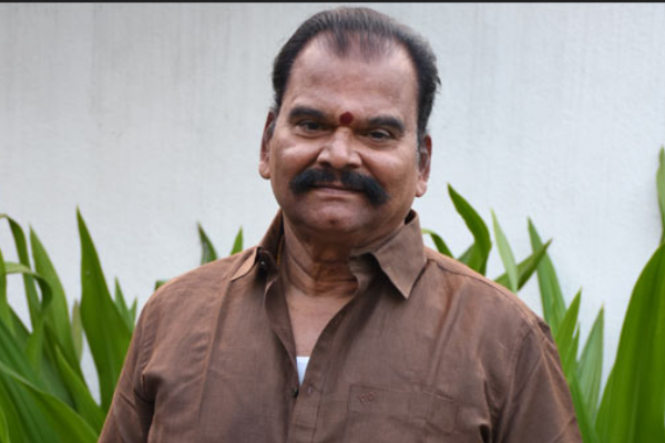 ஏகப்பட்ட கிசுகிசு.. மீடியாவில் மனைவியை காட்டாத மைக் மோகன்.. பயில்வான் ...