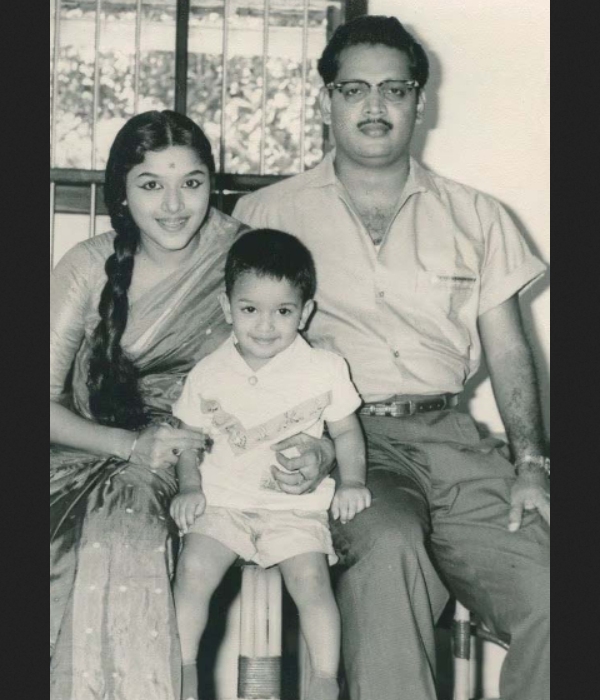 வெற்றியை தொட முடியாத பத்மினியின் மகன்.. இப்போ எப்படி இருக்காரு தெரியுமா? | actress padmini son ...