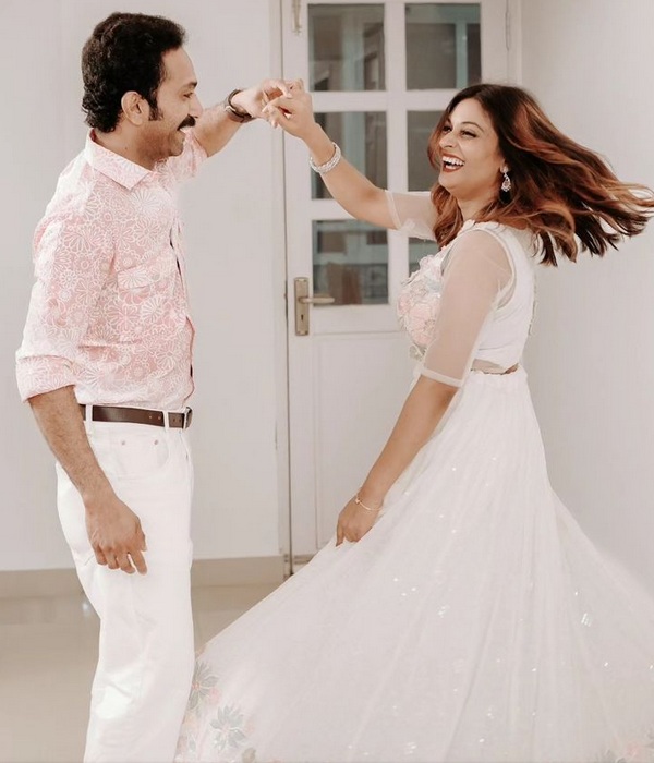 40 வயதில் 2வது திருமணத்துக்கு ரெடியான பீஸ்ட் பட நடிகர்.. காதலியுடன் ...