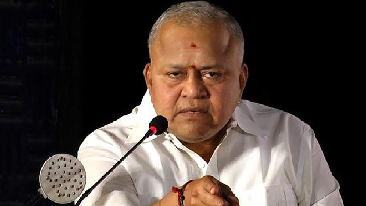 Radha Ravi: டப்பிங் யூனியன் தேர்தலில் வாக்களிக்க கைத்தடியுடன் வந்த ...