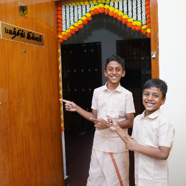 சென்னையில் புது வீடு.. ’புட் சட்னி’ ராஜ்மோகன் மனைவி மற்றும் இரு ...