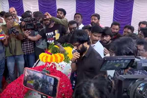 சித்தப்பா டேனியல் பாலாஜி கால்மாட்டிலேயே கண்ணீருடன் நின்ற அதர்வா.. ஆளே ...