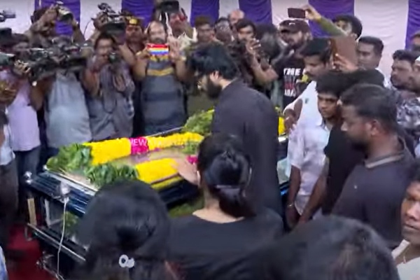 சித்தப்பா டேனியல் பாலாஜி கால்மாட்டிலேயே கண்ணீருடன் நின்ற அதர்வா.. ஆளே ...