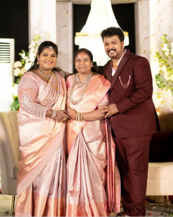 ஒரு ரூம் முழுவதும் கிஃப்ட்.. பிரிக்க பிரிக்க தங்கம், வெள்ளி பொருட்கள் ...