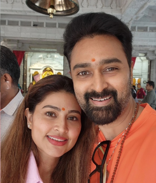 ’கோட்’ படப்பிடிப்பு ஓவர்.. லண்டனில் கணவருடன் என்ஜாய் பண்ணும் சினேகா ...