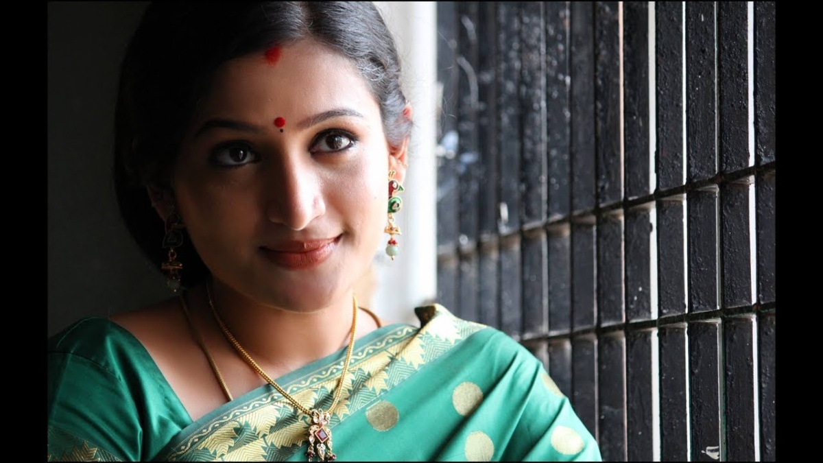 இந்த வயசுல இதுதேவையா? கணவர் சப்போர்ட் பண்ணல.. நடிகை சந்தோஷி பேட்டி ...