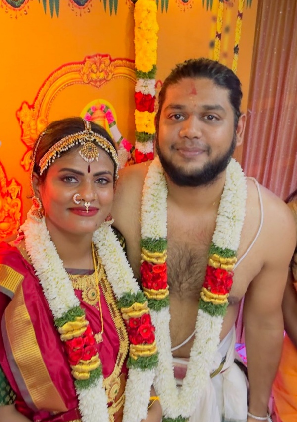 2வது திருமணத்தை முடித்த அபிஷேக் ராஜா.. மணக்கோலத்தில் மனைவியுடன் எப்படி ...