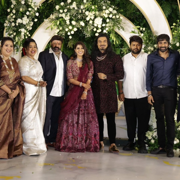 குஷ்பு, ஷோபனா பின்னாடி நின்னு பாலகிருஷ்ணா என்ன பண்றாரு பாருங்க ...