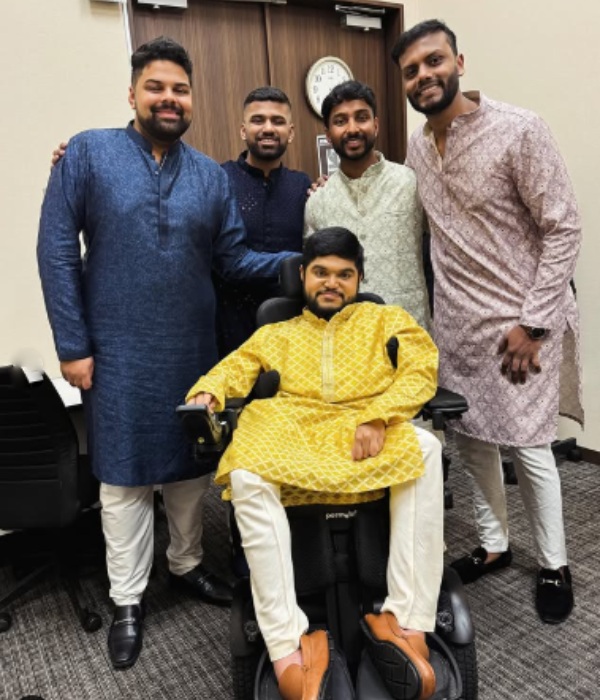 நெப்போலியன் 2வது மகன் கல்யாணத்திற்கு ரெடியா? உடன் இருக்கும் அந்த பெண் ...