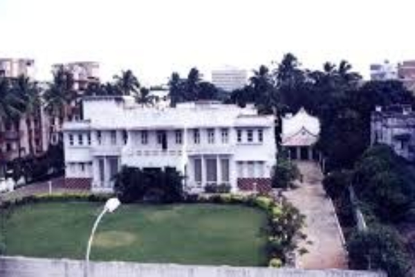 பிரம்மிக்க வைக்கும் அன்னை இல்லம்.. சிவாஜி சாதாரண ஆள் இல்லைங்க... விஐபி ...