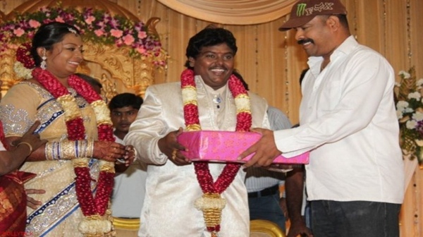 எவ்வளவு நெருக்கடி தெரியுமா?.. குழந்தைகளுக்கு ஃபீஸ் கட்டணும்..சுத்தமா ...