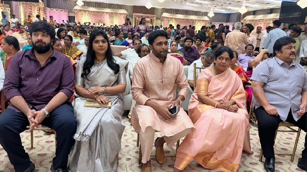 பாடகி கெனிஷா ஃபிரான்சிஸ் உடன் ரவி மோகன்.. ஐசரி கணேஷ் மகள் ப்ரீத்தா ...