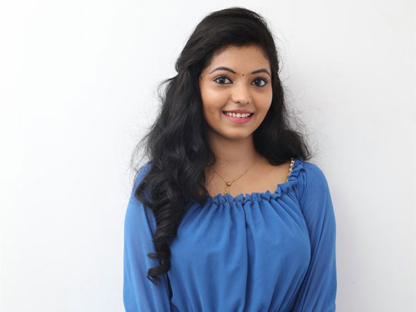 అందరూ తిట్టారని, ఆ సీన్లు తీసేయమంటోందట: ఆ వివాదాస్పద ట్రైలర్ ఇదే ...