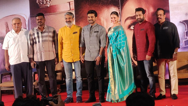 చరణ్, తారక్‌ను కలపడంపై పెదవి విప్పిన రాజమౌళి.. మూవీలో ఇద్దరి రోల్స్ ...