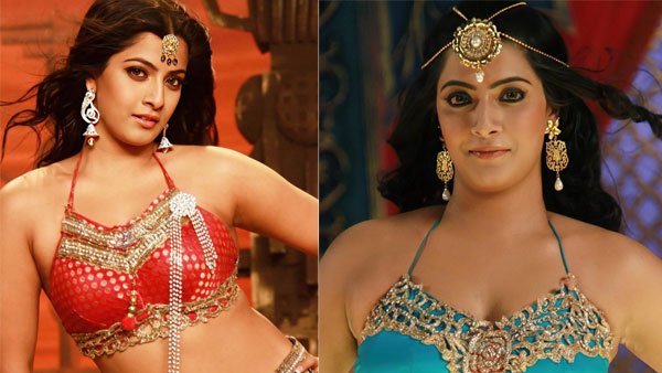 Varalaxmi Sarathkumar: వరలక్ష్మిని ఇలా బికినీలో ఎప్పుడైనా చూసారా.. సోషల్ మీడియా అల్లకల్లోలం ...